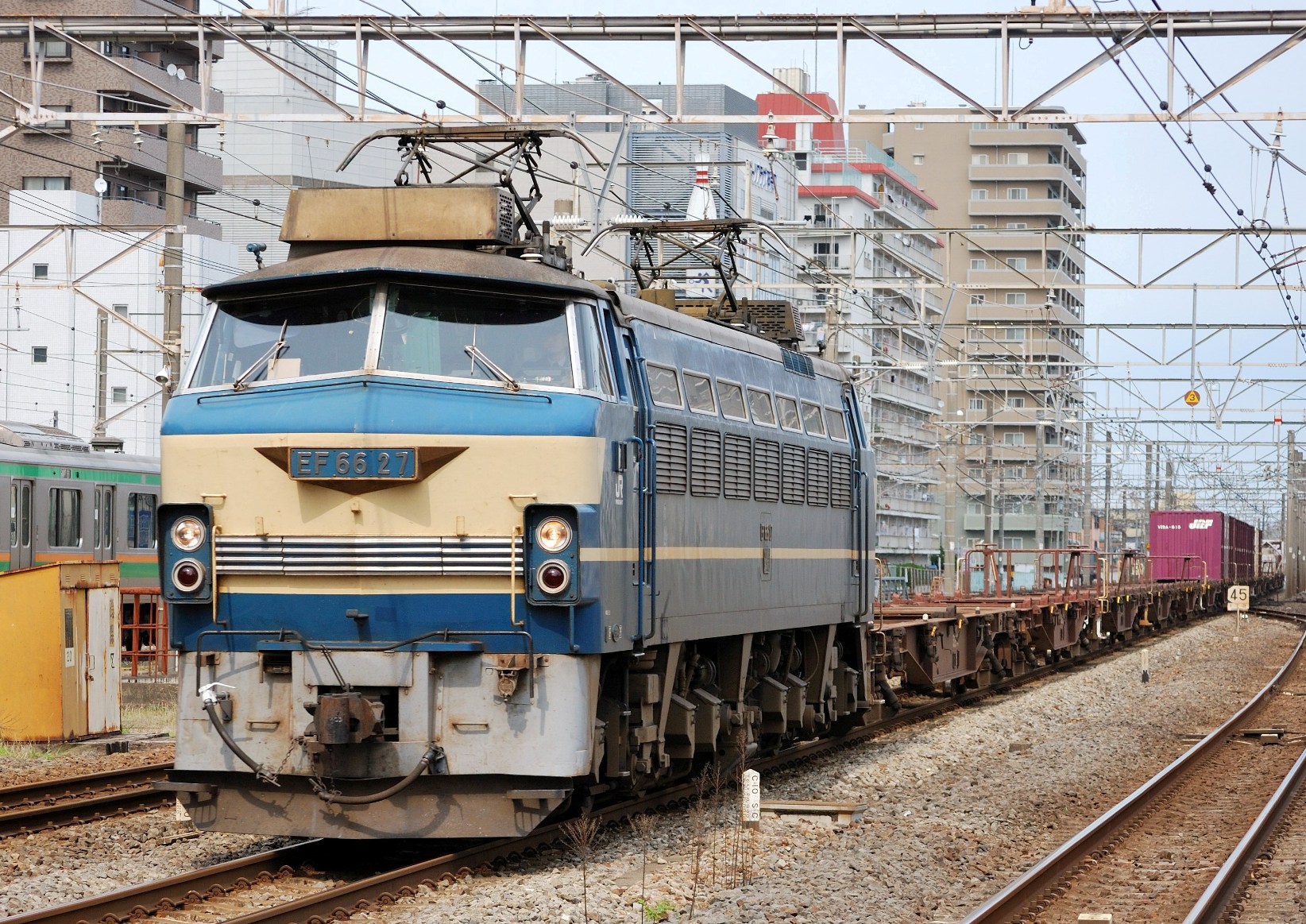 やっと撮れました。(EF66 27号機)+α - 風来狐の鉄道雑記