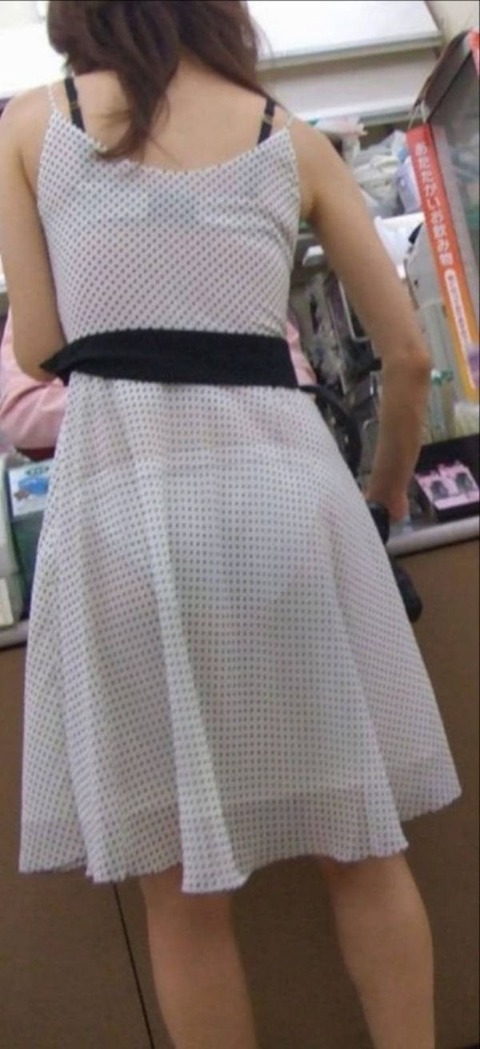 【画像あり】下着がみえる透けスカートはトレンドになるか?【スケパン画像沢山】 えむぶろ