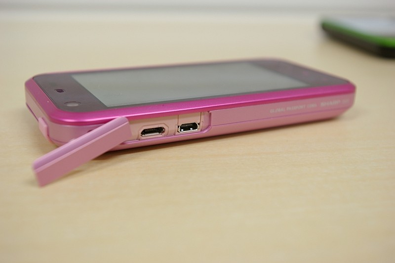 ピンクやグリーンがかわいいコンパクトでサクサクなスマートフォン！Android au「IS05」を写真と動画で紹介【レビュー】 - ライブドアニュース