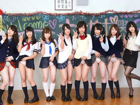 【動画】女子校生文化祭で美人ハーレム大乱交!痴女レズプレイで全力オナニーサポート♪ 画像ナビ
