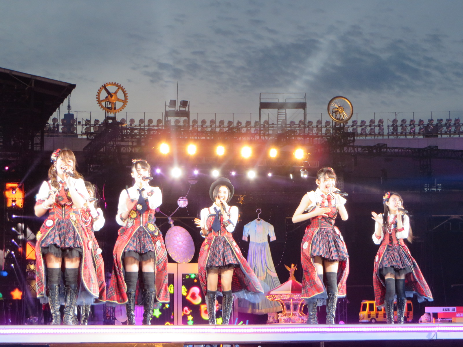 AKB48タイムズ（AKB48まとめ） : 「AKB48初の単独国立競技場コンサート～思い出は全部ここに捨てていけ～」のセットリストまとめ ...