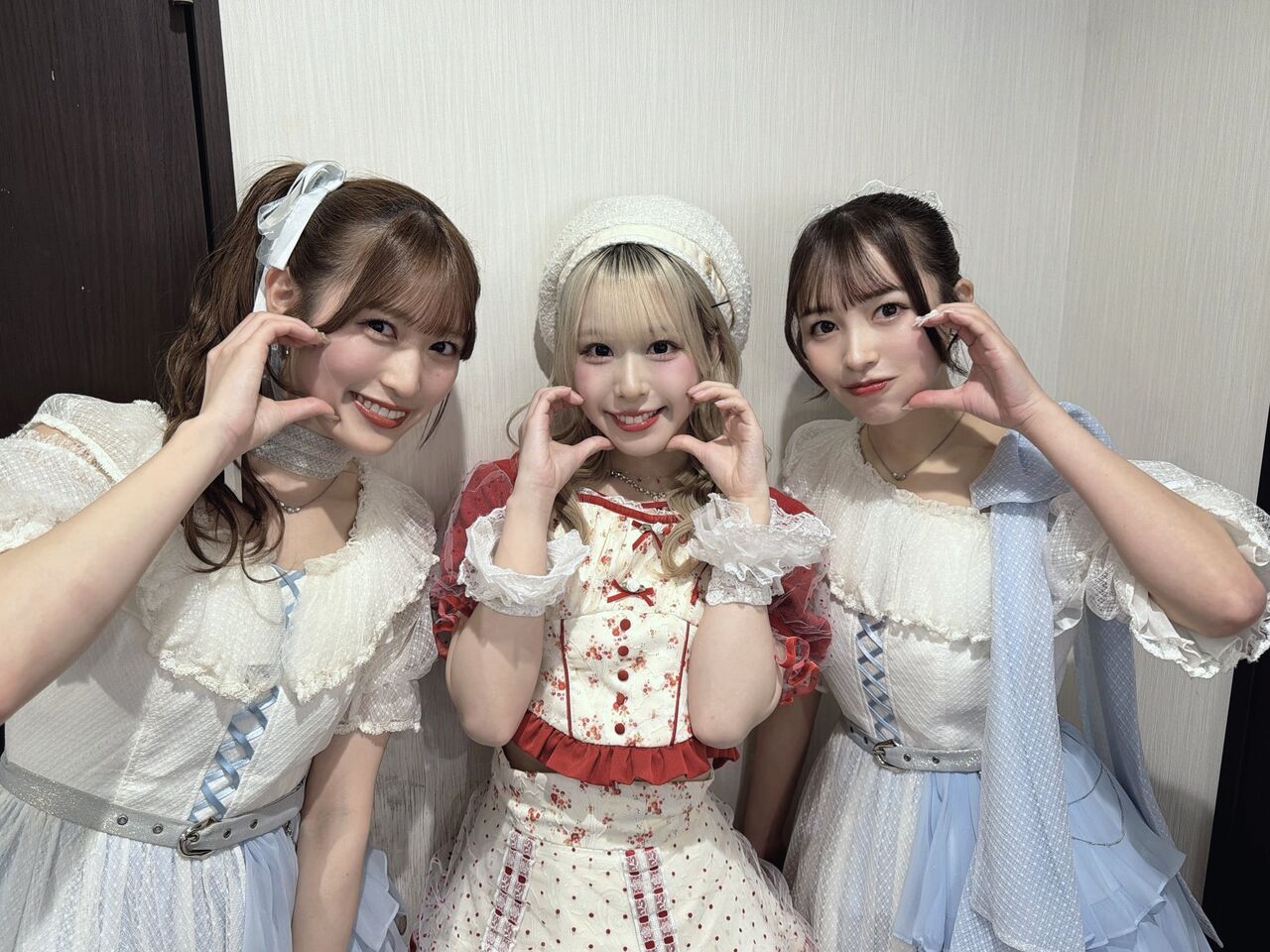 【my fav】川又あん奈＆田中美帆、BNSIのLISA(峯吉愛梨沙)・Aiveryの長谷川乃愛と写真を撮る🥰 : AKBフレンド