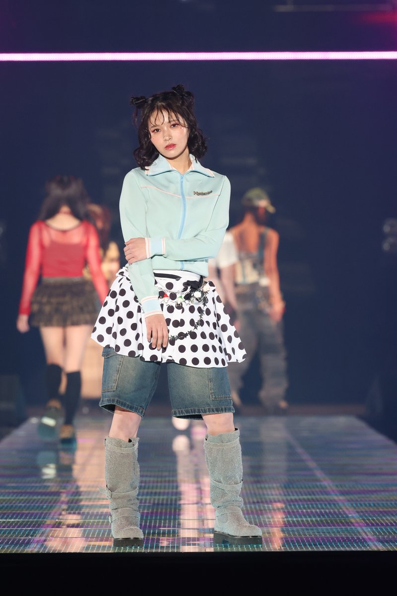 【≠ME】川中子奈月心ちゃん、ニアジョイの江角怜音ちゃん・山田杏佳ちゃんと写真を撮る💎👑【≒JOY】 : AKBフレンド