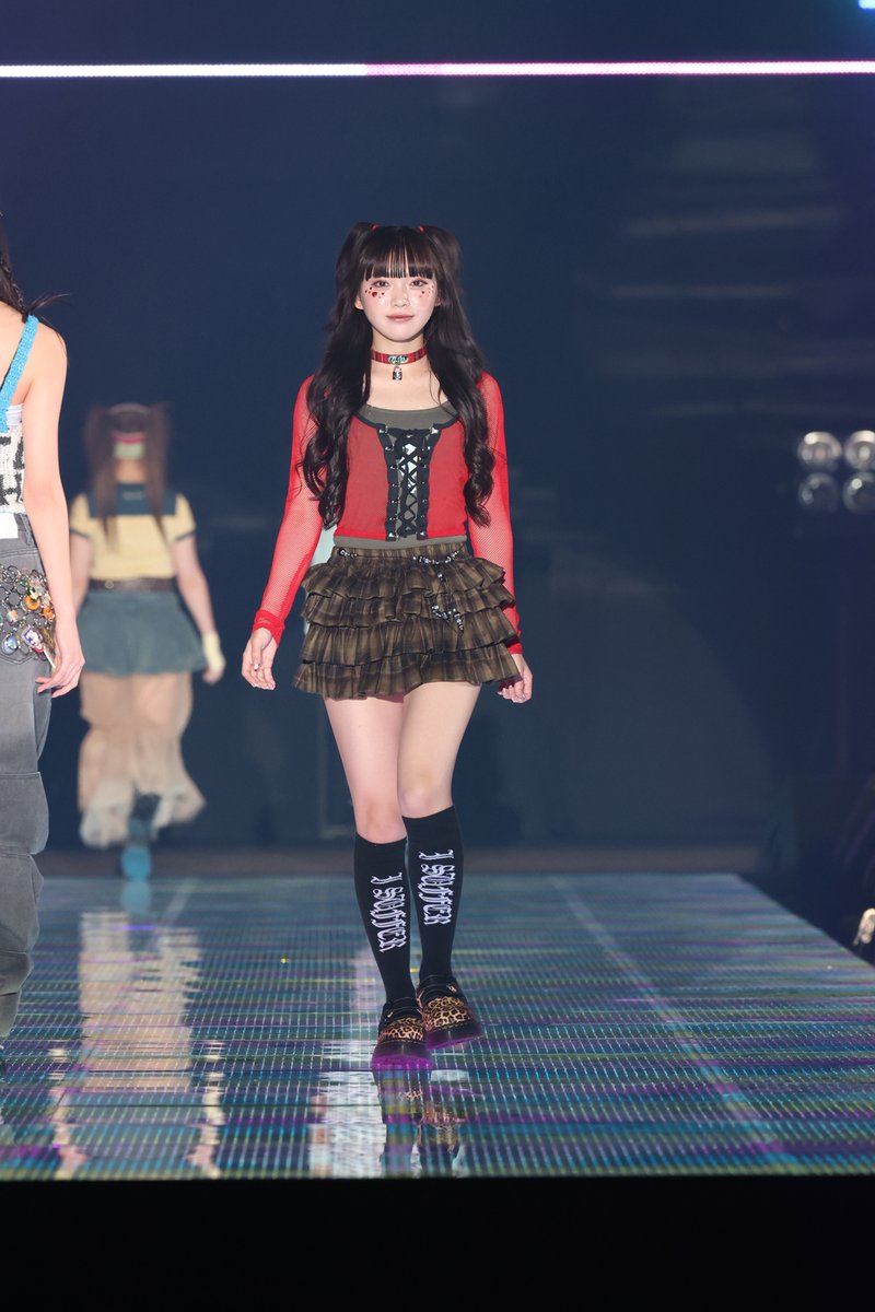 【≠ME】川中子奈月心ちゃん、ニアジョイの江角怜音ちゃん・山田杏佳ちゃんと写真を撮る💎👑【≒JOY】 : AKBフレンド