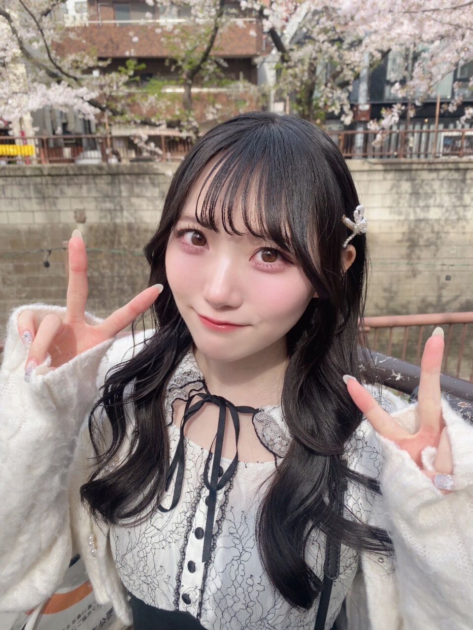 【≠ME / ≒JOY】本田珠由記＆天野香乃愛、桜を見る🌸 : AKBフレンド