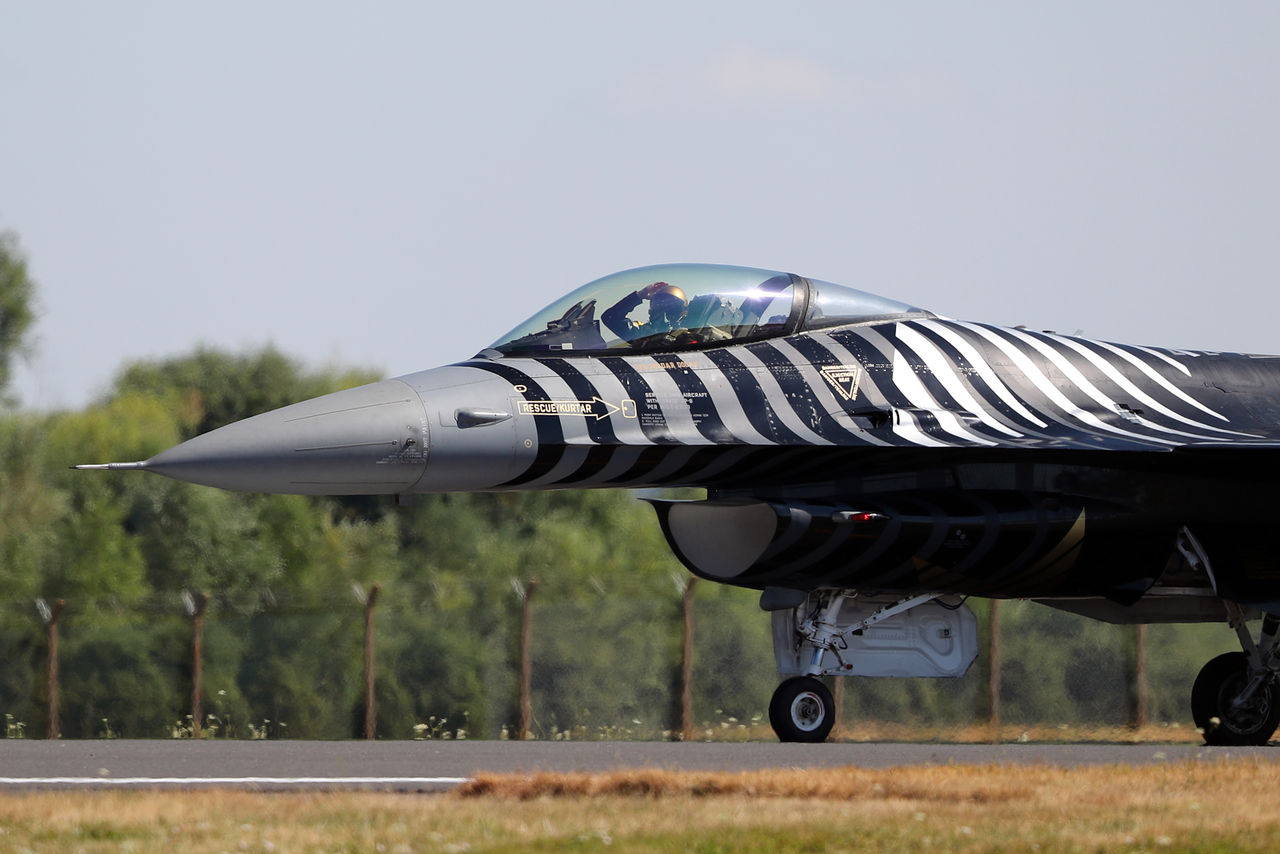 “SOLOTURK” Turkish F-16 Fighting Falcon solo display team : (続)お狸山のひこうき徒然日記
