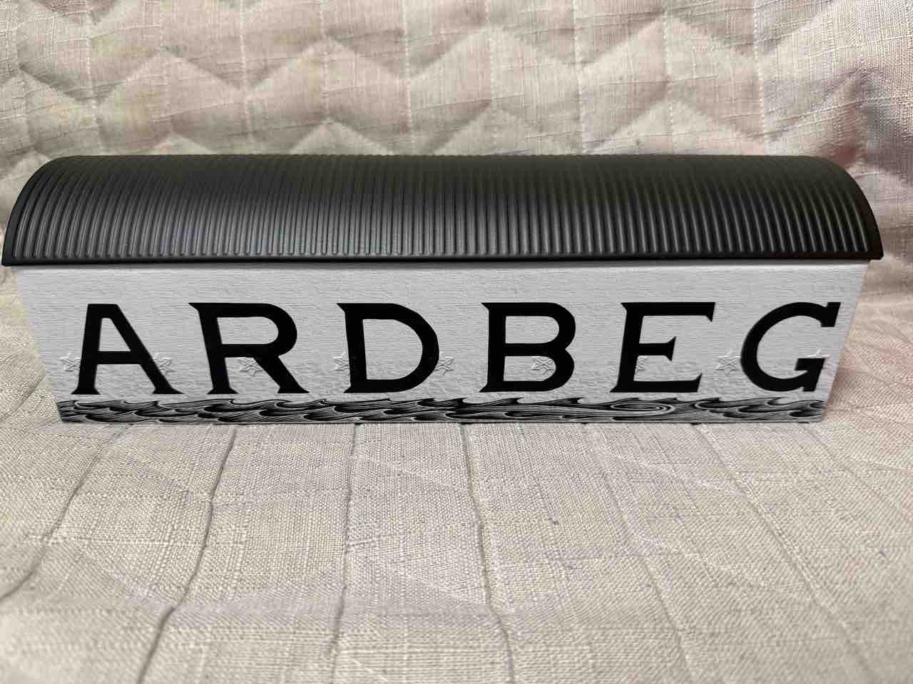 アードベッグ アナモルフィックコミッティー25周年記念ギフトボックスセット/ Ardbeg Anamorphic 25th ...