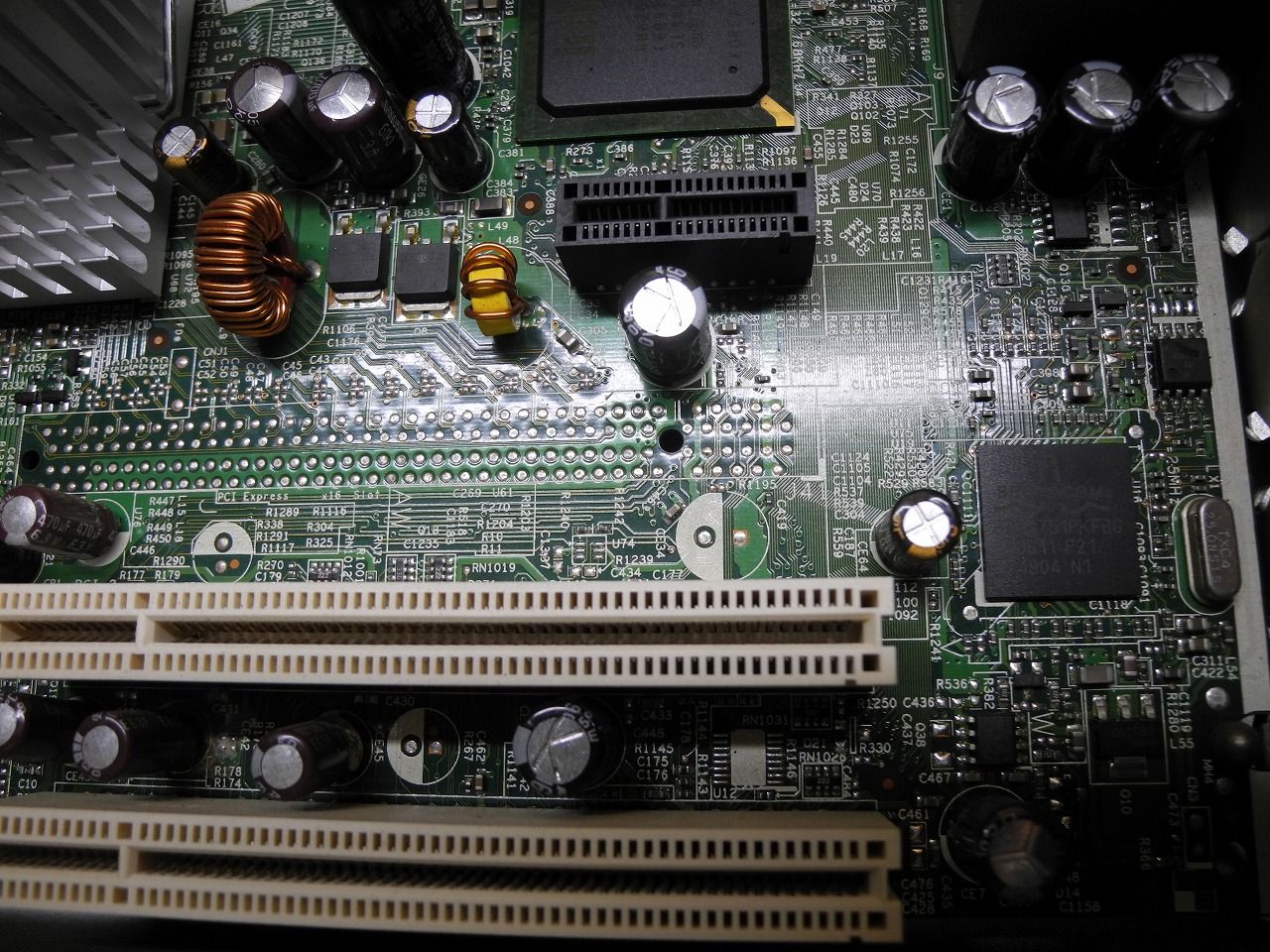 電源が入らないHP Compaq dc5100 sff 修理作業 : 湘南のパソコン修理専門店 下田商会 0466-48-2386