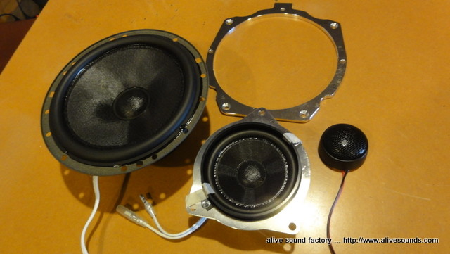 BMW MINI COOPER S CLUBMANに、MINI専用JBLスピーカーセット取付。