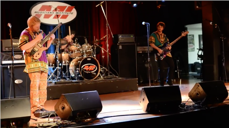 前からブログに載せようと思ってた『Wes Thrailkill』キングクリムゾン的ヴァンヘイレンギター？ : Blues For Tony