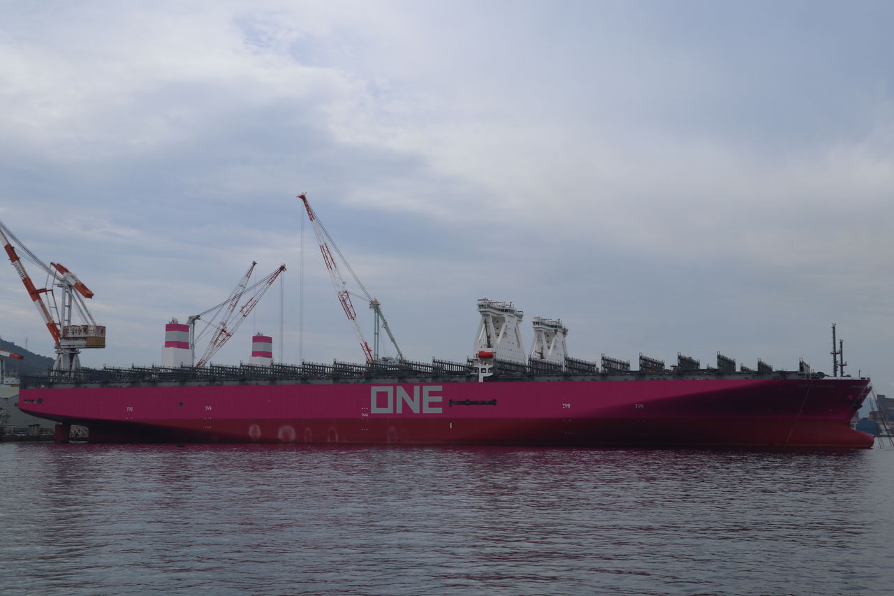 ONE コンテナ船 : あまがみ