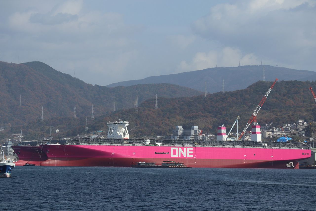 ONE コンテナ船 : あまがみ