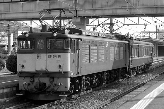 EF64-16＋マヤ34-2003（パンタグラフの向き） : FreeBee vol.2