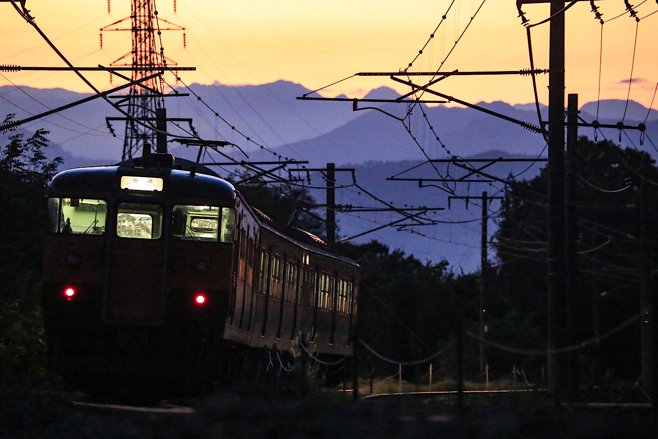 しなの鉄道115系@S3編成（夕焼け） : FreeBee vol.2