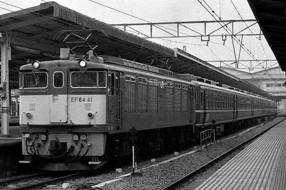 EF64-41＋12系簡易和式車×6両＠コミケットトレイン : FreeBee vol.2