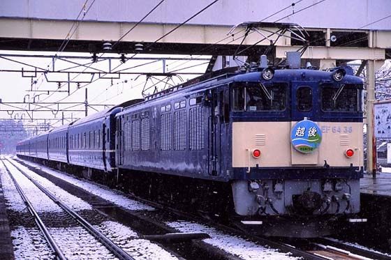 EF64-38＋24系@ブルートレイン越後号（雪の停車シーン） : FreeBee vol.2