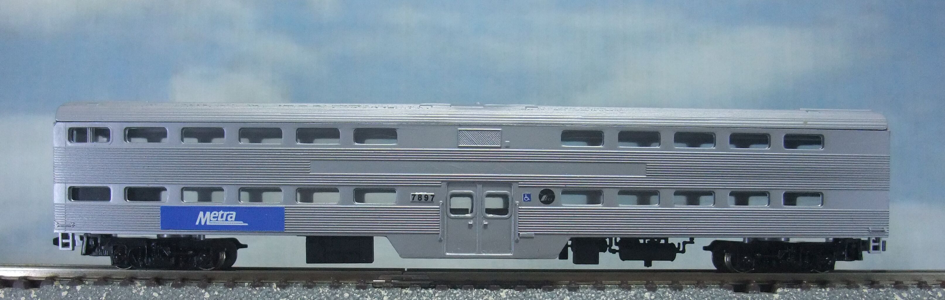 American Nscale Association:Chicago Metra Bi-Level Commuter Coach & E8 ...