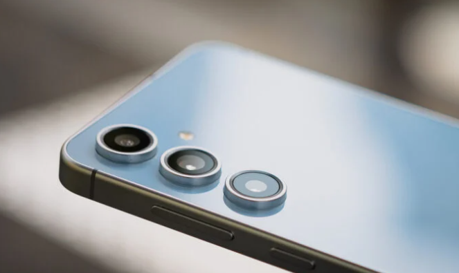 Galaxy S25 FE : mêmes capteurs photo, même puce, même smartphone