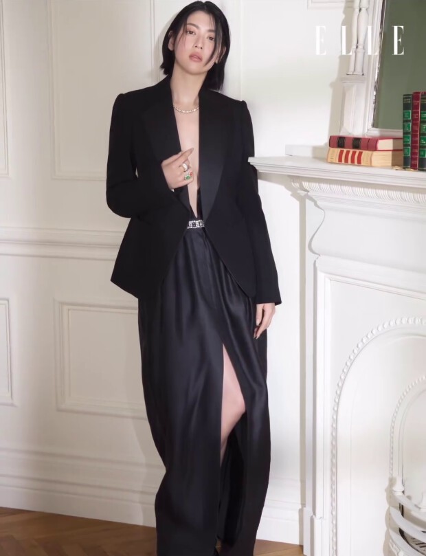 【画像】身長173cmの人気女優が半乳を大胆露出！！！三吉彩花、奇抜なSEXYドレス姿に5万超いいね！ : もきゅ速(*´ω`*)人(´･ェ･`)