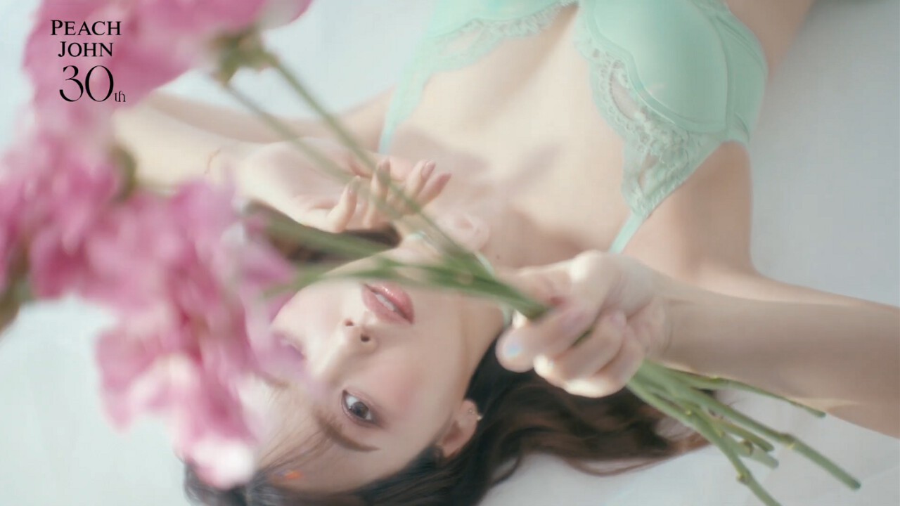 【下着動画】藤田ニコルのピーチジョン新CM、エッチすぎるwwwwwwwwwランジェリー姿でくっきり谷間をご披露！！ : もきゅ速(*´ω`*)人(´･ェ･`)