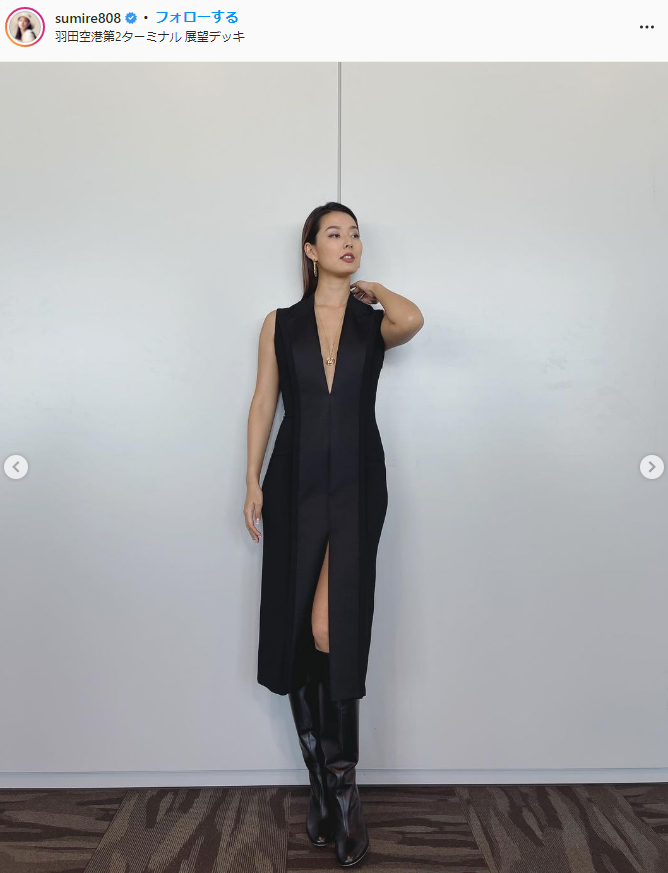 【画像】モデルすみれ、胸元が大胆すぎる黒ドレス姿が話題にww石田純一の娘がへそ近くまでパックリ開いた写真をインスタに投稿し大反響