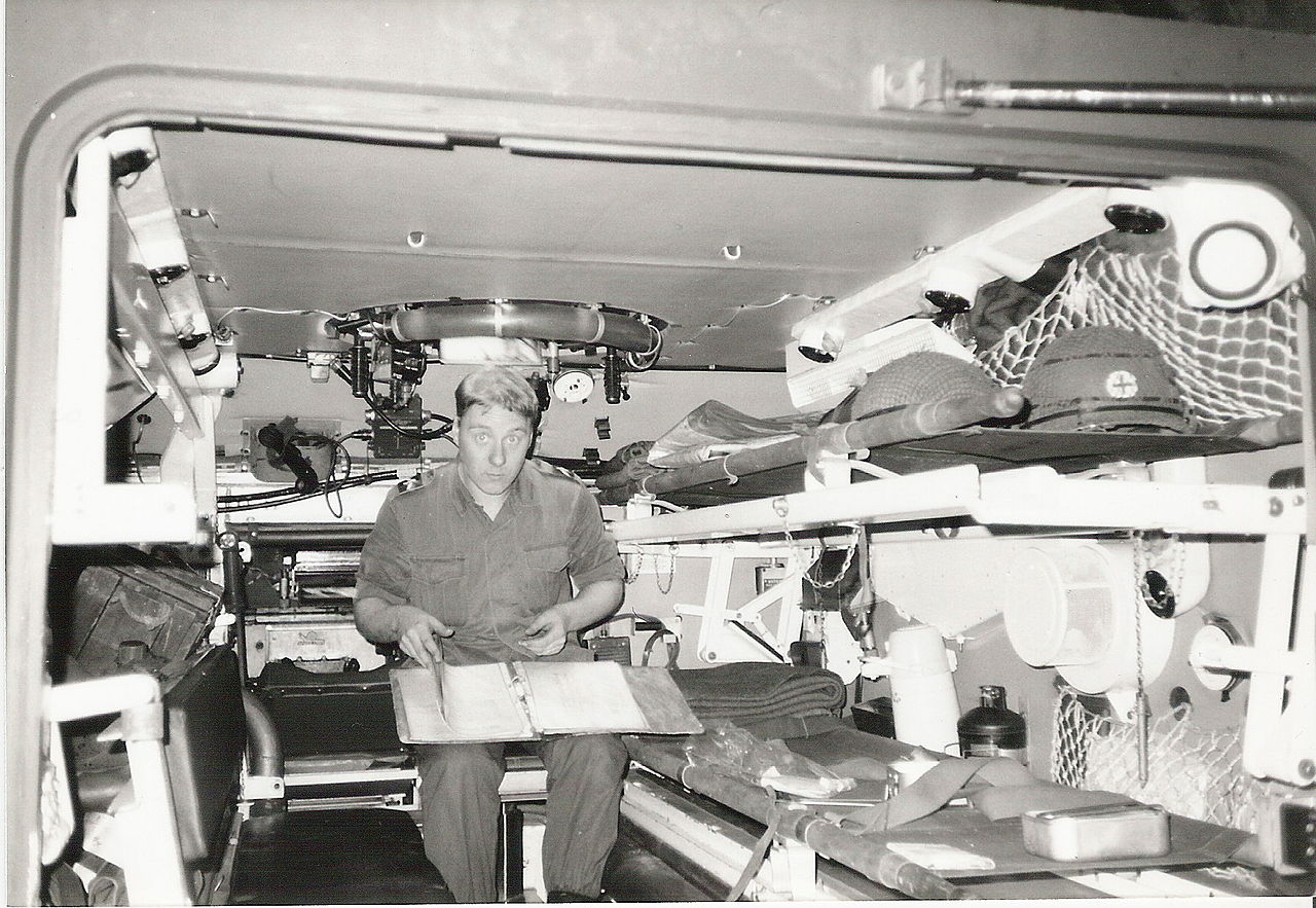 FV104 サマリタン装甲救急車 : 飯屋工房