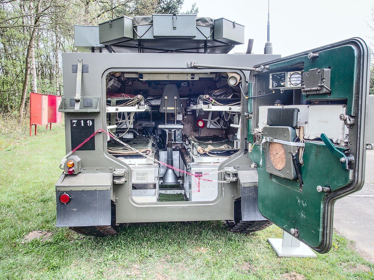 FV104 サマリタン装甲救急車 : 飯屋工房
