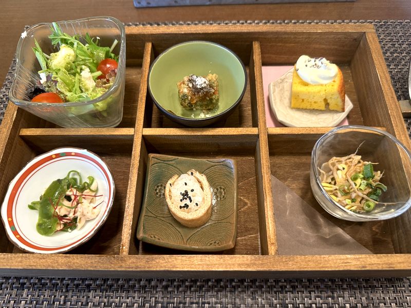 金沢市鞍月の人気ビストロ「OLD LIT(オールド リット)」和と洋のいいとこどりメニュー「松花堂ランチ」 : あさぴーのおいしい独り言