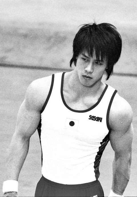 網膜剥離の眼が映し撮った写真 : 25 冨田洋之の平行棒