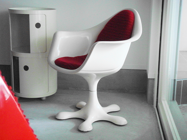 astrea topics:Orion arm chair by Eero Aarnio