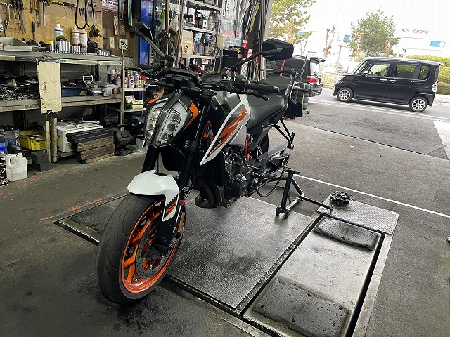 滋賀オートライフハノ バイクのKTM「ジューク890」の持込タイヤ 滋賀オートライフハノ バイクのKTM「ジューク890」の持込タイヤ