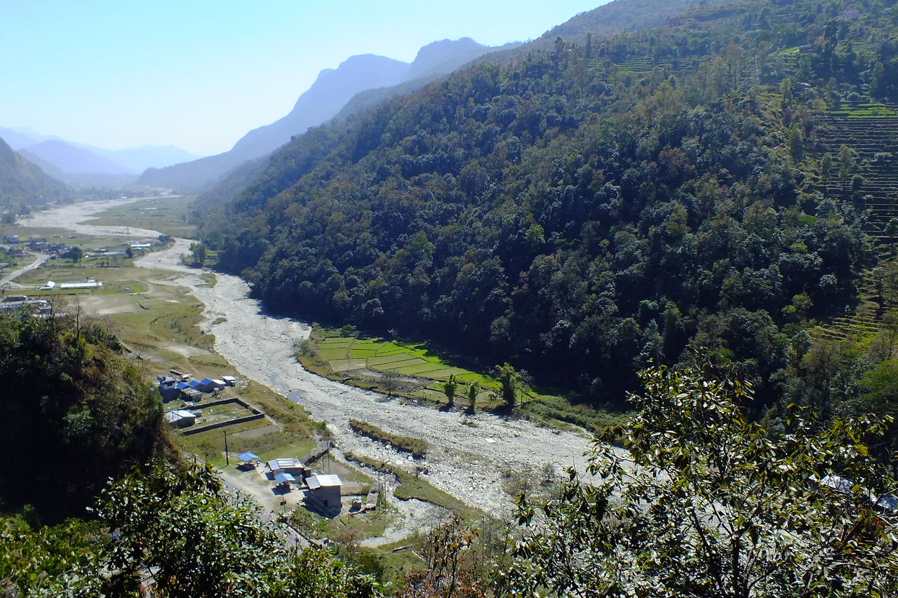 ネパール・ポカラ、フェディ～ダンプス Naudanda（ノーダラ）の見える山のレストラン～View Top Restaurant ネパール ...