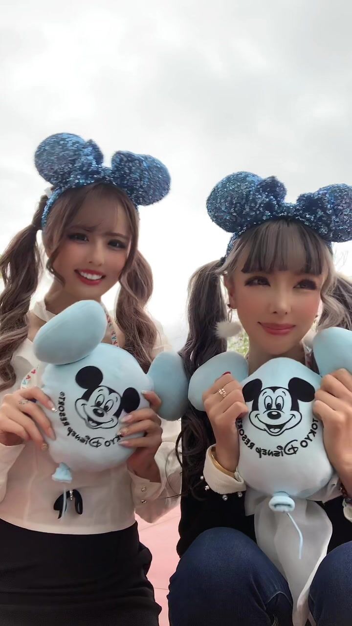 【Tiktok】ディズニーを楽しんでる美人ギャル ️ 💖霜月るな🦄しもつきるな🌈💖(@shimoruna_official) : エッチな集い ...