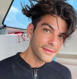 Hale Leon Biography, Net Worth, Wiki and New Updates : F1 Clothes