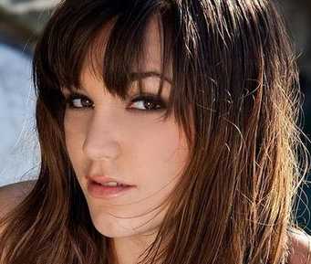 Holly Michaels Biography, Net Worth, Wiki and New Updates : F1 Clothes