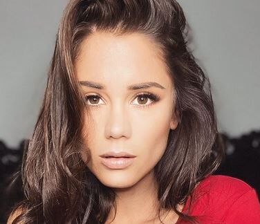 Little Caprice Biography, Net Worth, Wiki and New Updates : F1 Clothes