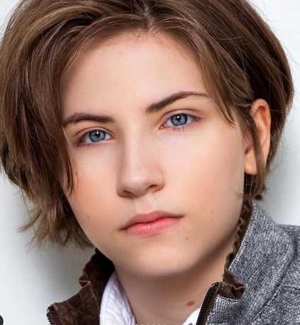 Emmy DeOliveira Biography, Net Worth, Wiki and New Updates : F1 Clothes