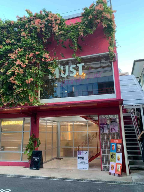 お料理も美味しい「MUST wine Bar」 : バンコクで暮らそう