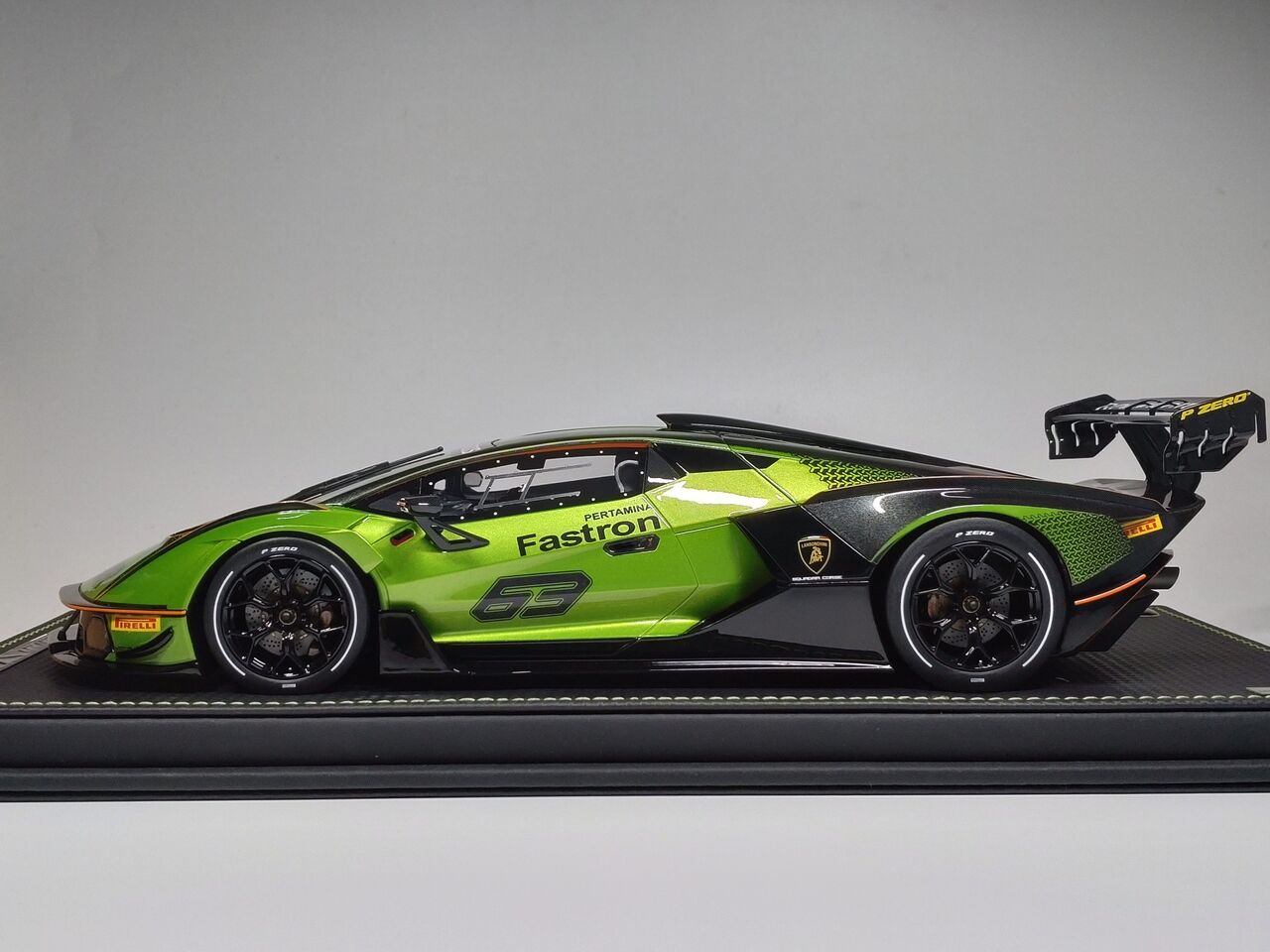 カッコいいね!しかし少々..MR COLLECTION 1/18 Lamborghini カッコいいね!しかし少々..MR COLLECTION 1/18 Lamborghini