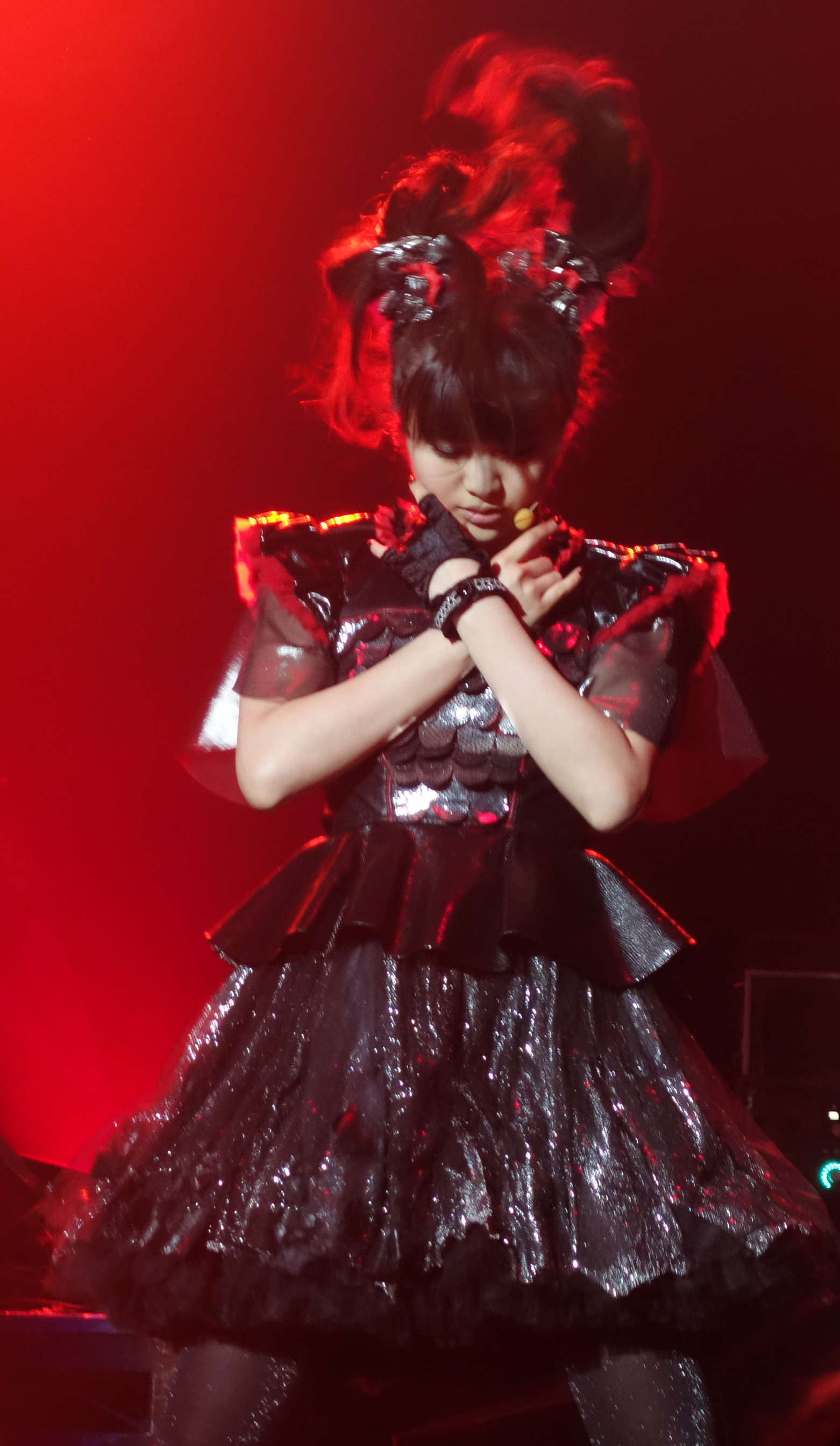 【画像】MOAMETALのO2アリーナでの躍動感のあるライブ写真がカッコいい！これなんて必殺技？ : BABYMETALまとめもりー