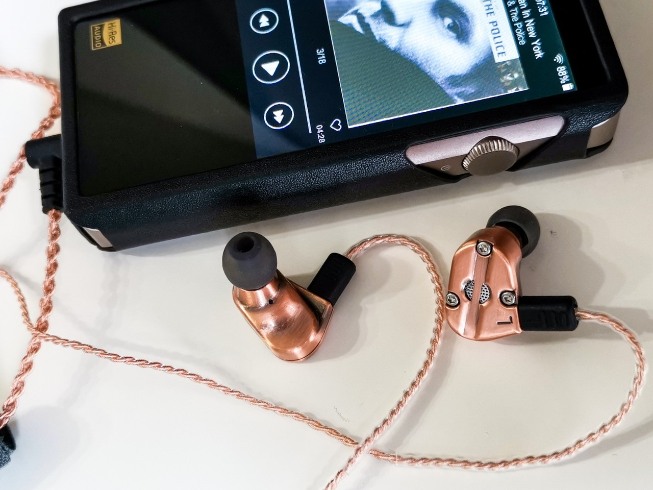 bisonicr keep walking. : 「RevoNext QT5」 クールな金属シェルとハイブリッドサウンド。今回も抜群の音作りが ...