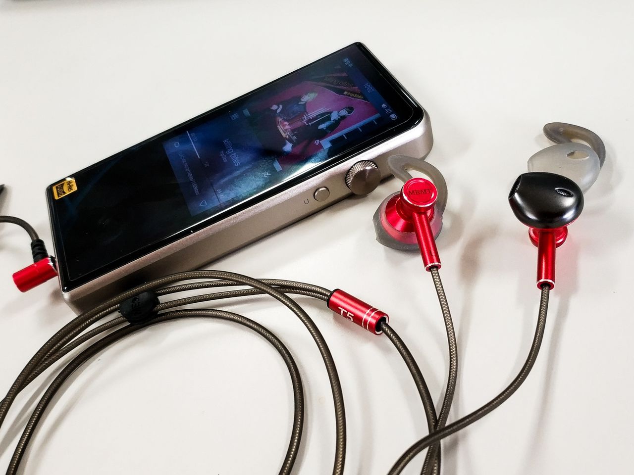bisonicr keep walking. : 「MEMT T5」 メタルハウジングと中低域サウンドが心地良いEarPodsタイプイヤホン ...