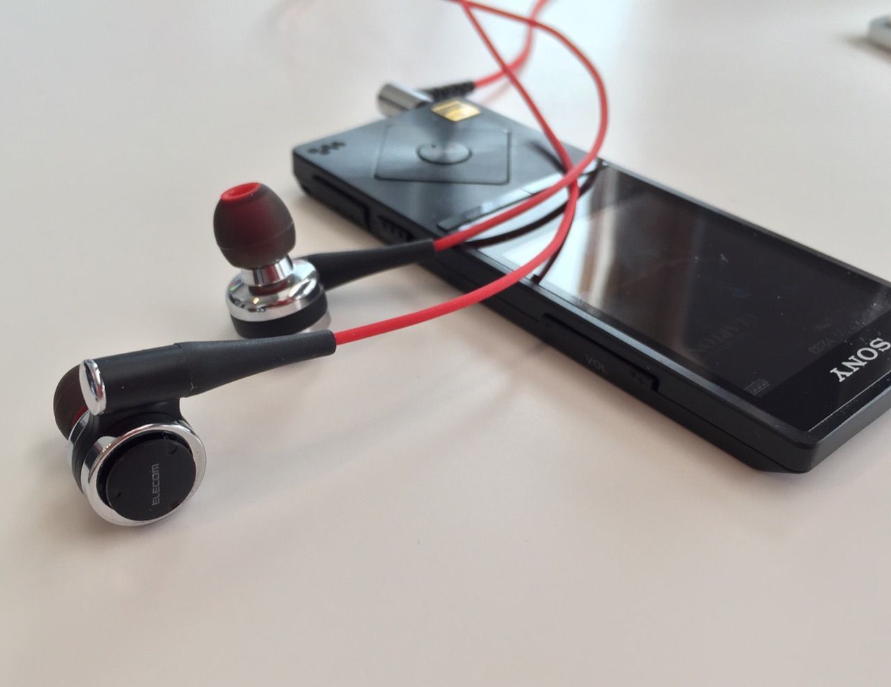 bisonicr keep walking. : エレコム EHP-CH1000／EHP-CH2000 を辛口レビューしてみた。