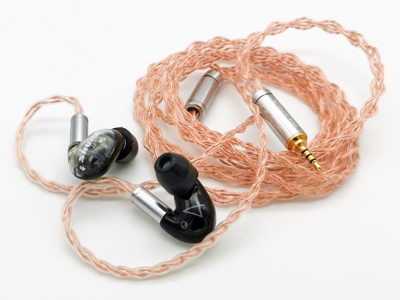 Shure 「AONIC4」 くっきりとした描写で様々なジャンルの曲を Shure 「AONIC4」 くっきりとした描写で様々なジャンルの曲を
