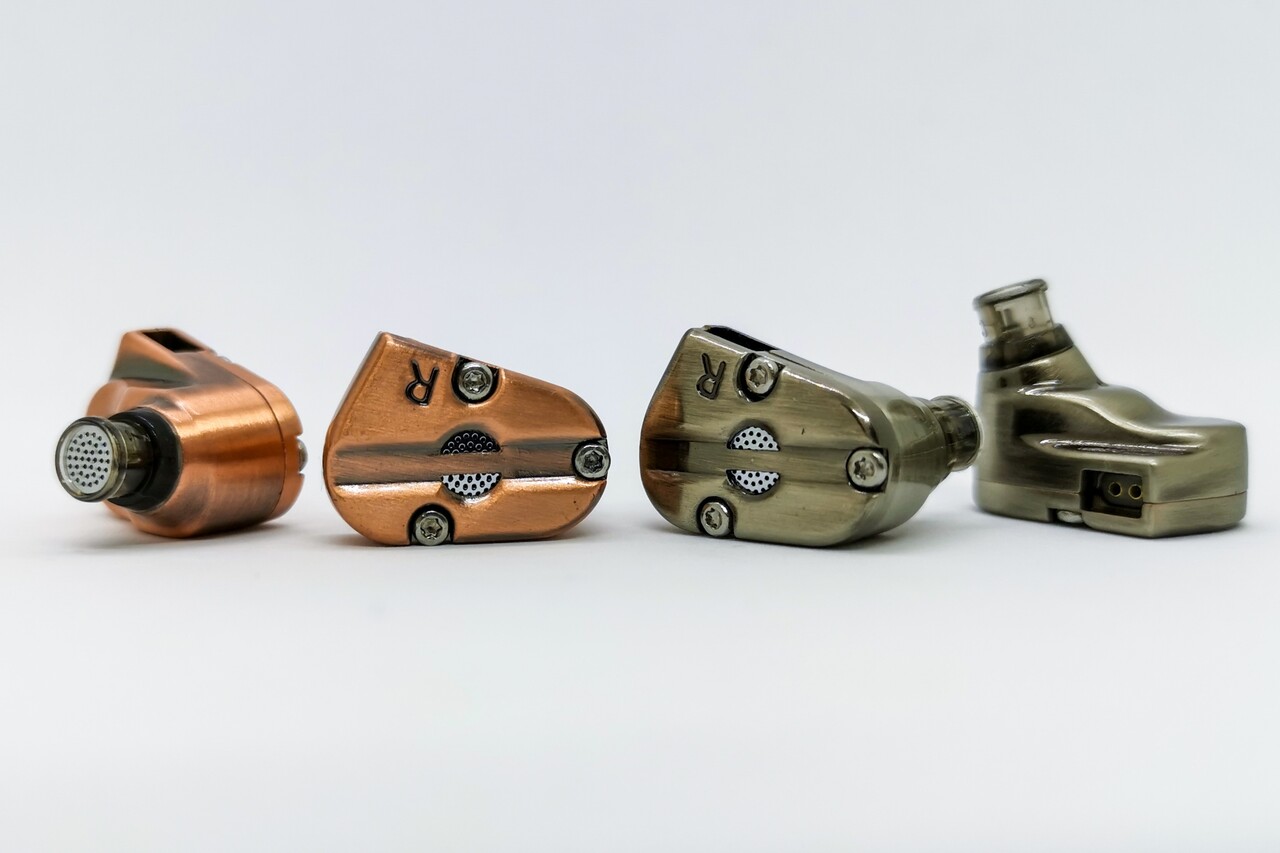 bisonicr keep walking. : 「RevoNext QT5」 クールな金属シェルとハイブリッドサウンド。今回も抜群の音作りが ...