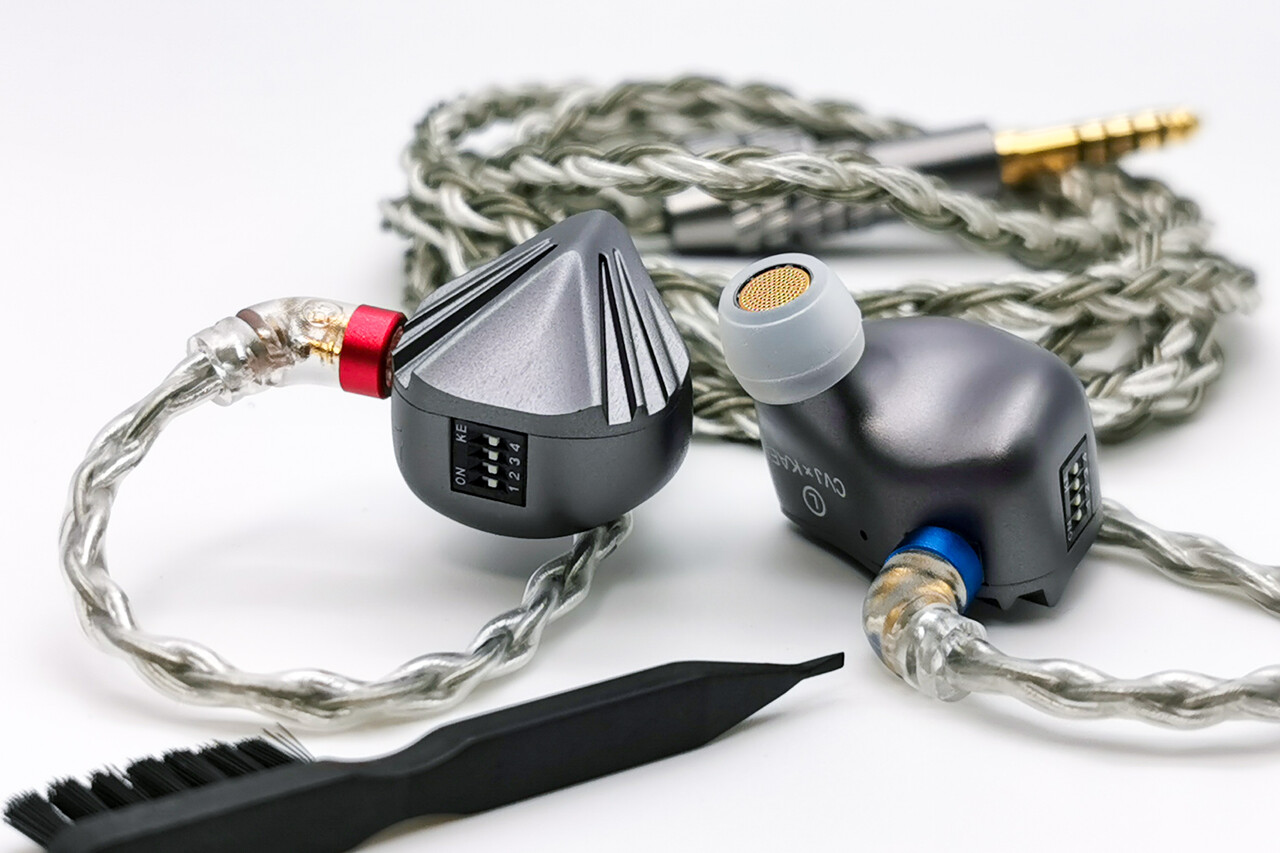 CVJ X KAEI Kumo」 片側8BA、高品質ダンパー等による入念な CVJ X KAEI Kumo」 片側8BA、高品質ダンパー等による入念な
