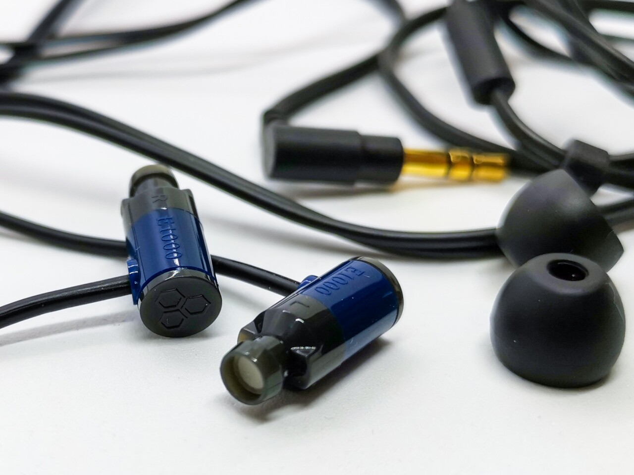 bisonicr keep walking. : 【棚からレビュー】 「final E500／E1000／E2000／E3000」 今さらですが「超定番イヤホン」 finalの低価格4モデルを ...