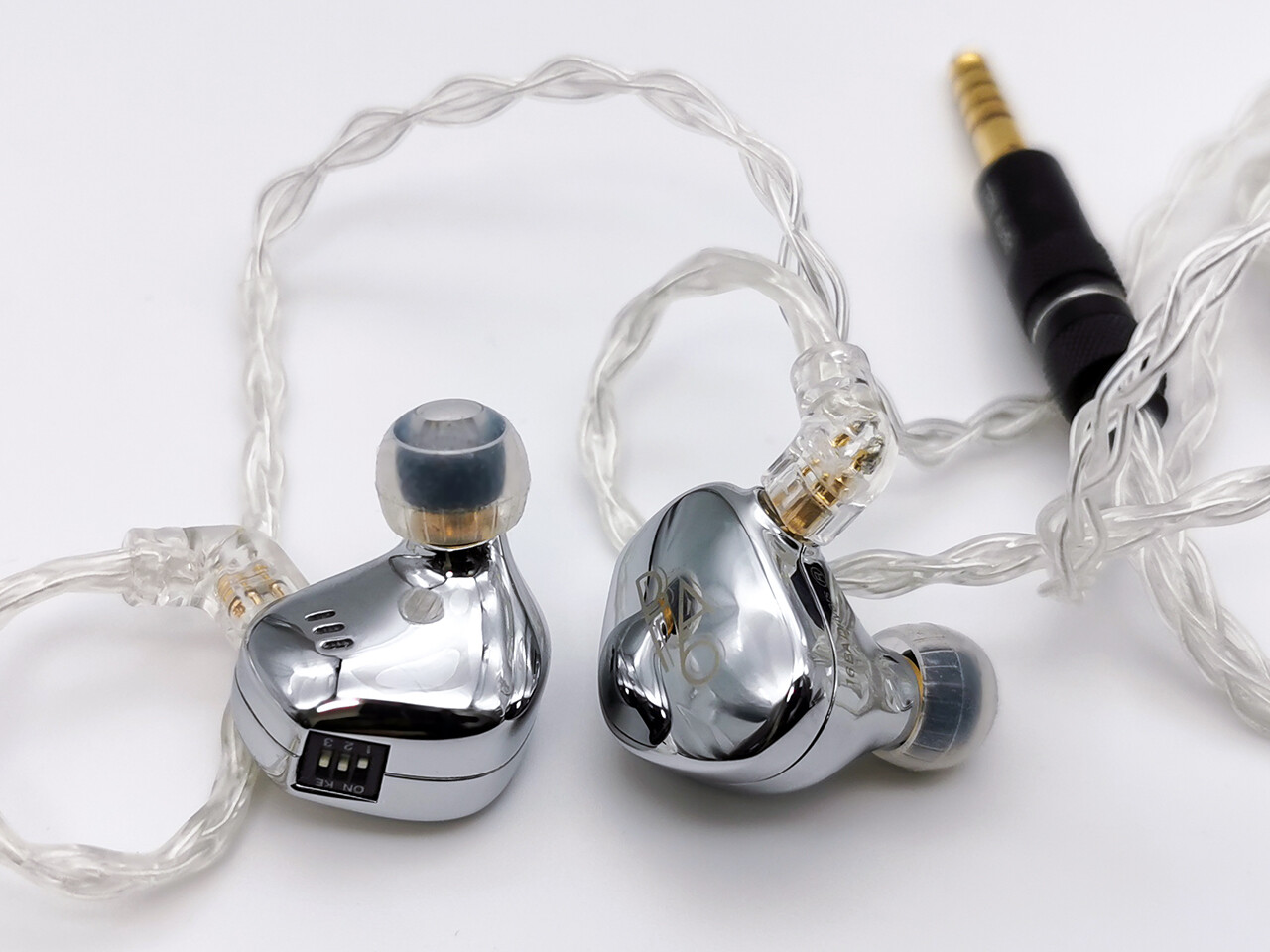 bisonicr keep walking. : 「TRN BA16」 怒濤の片側16BA構成。超多ドラながら明瞭でスッキリした質の良い ...