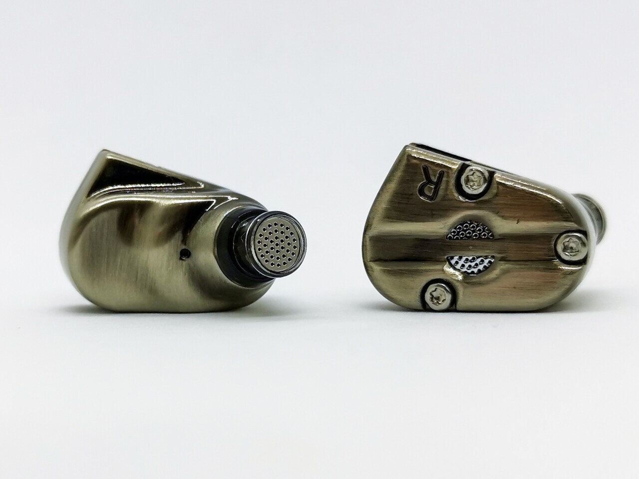 bisonicr keep walking. : 「RevoNext QT5」 クールな金属シェルとハイブリッドサウンド。今回も抜群の音作りが ...