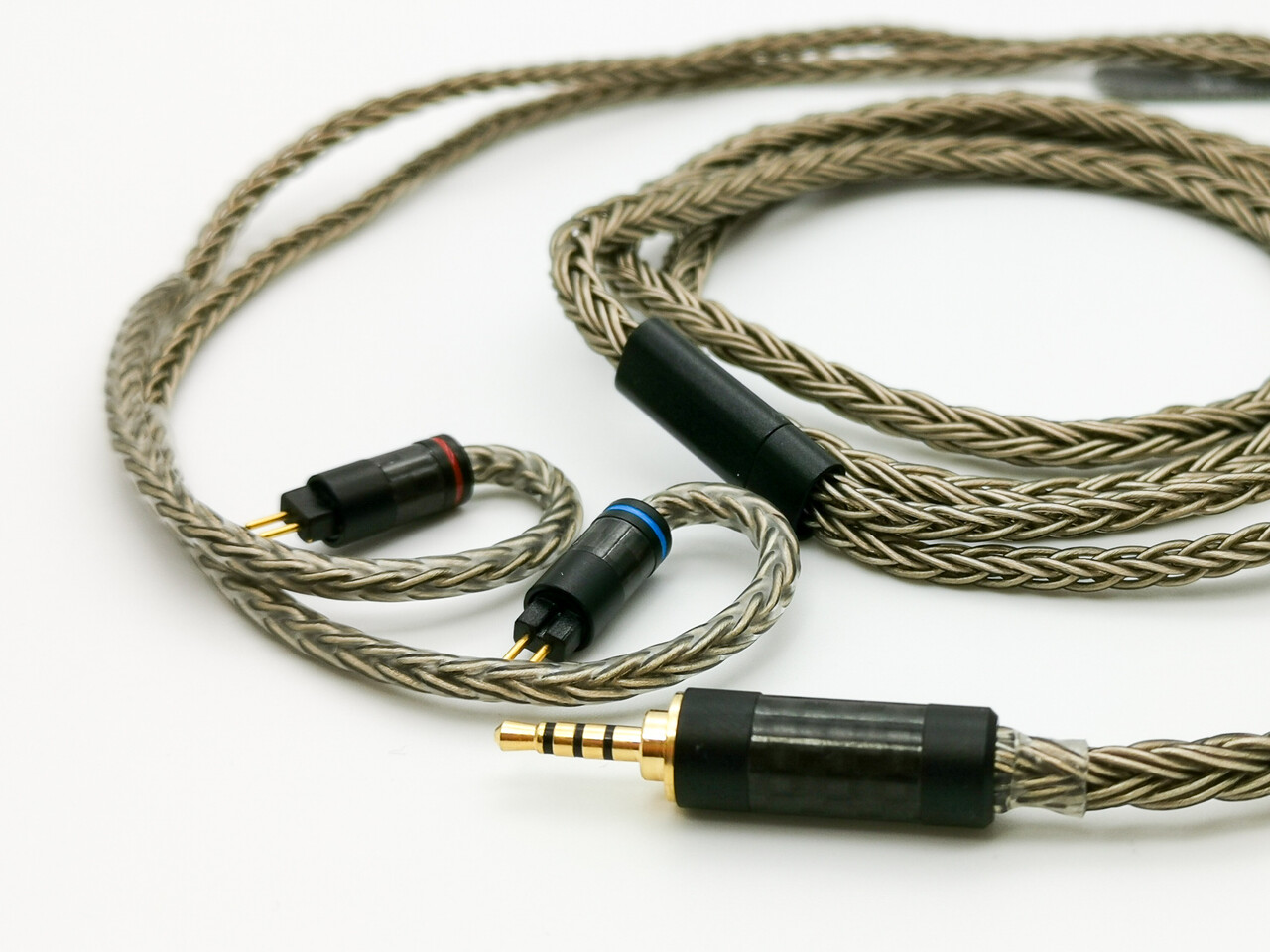 HiF4888」 線材を一新した16芯ミックス線ケーブル。従来の中華16 HiF4888」 線材を一新した16芯ミックス線ケーブル。従来の中華16